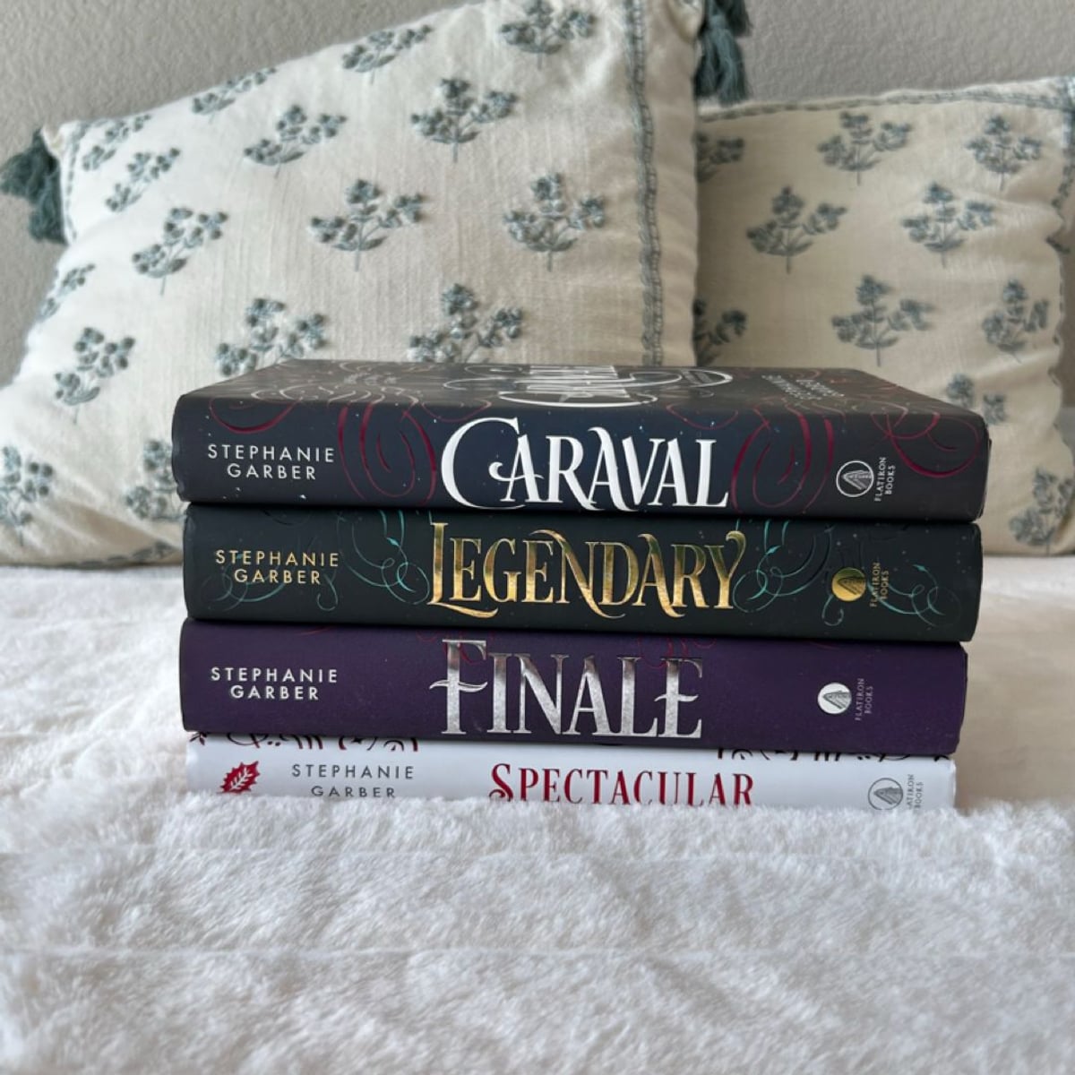 BUNDLE Caraval by , Hardcover | Pangobooks