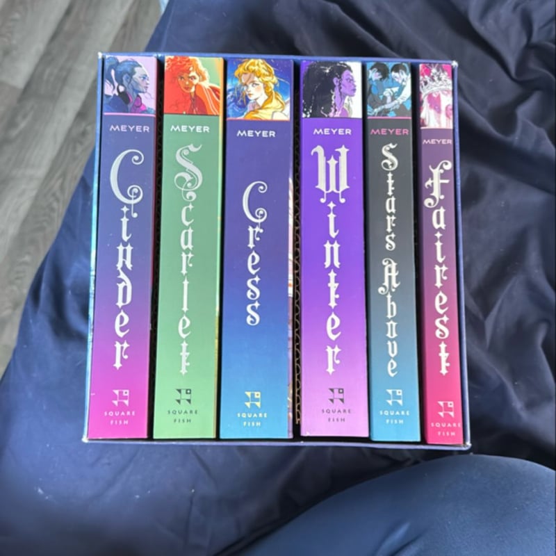 The Lunar Chronicles Boxed Set: Cinder, Scarlet, Cress, Fairest, Stars ...