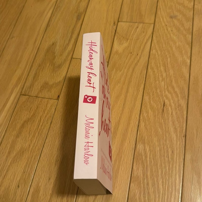Hideaway Heart by Melanie Harlow, Paperback | Pangobooks