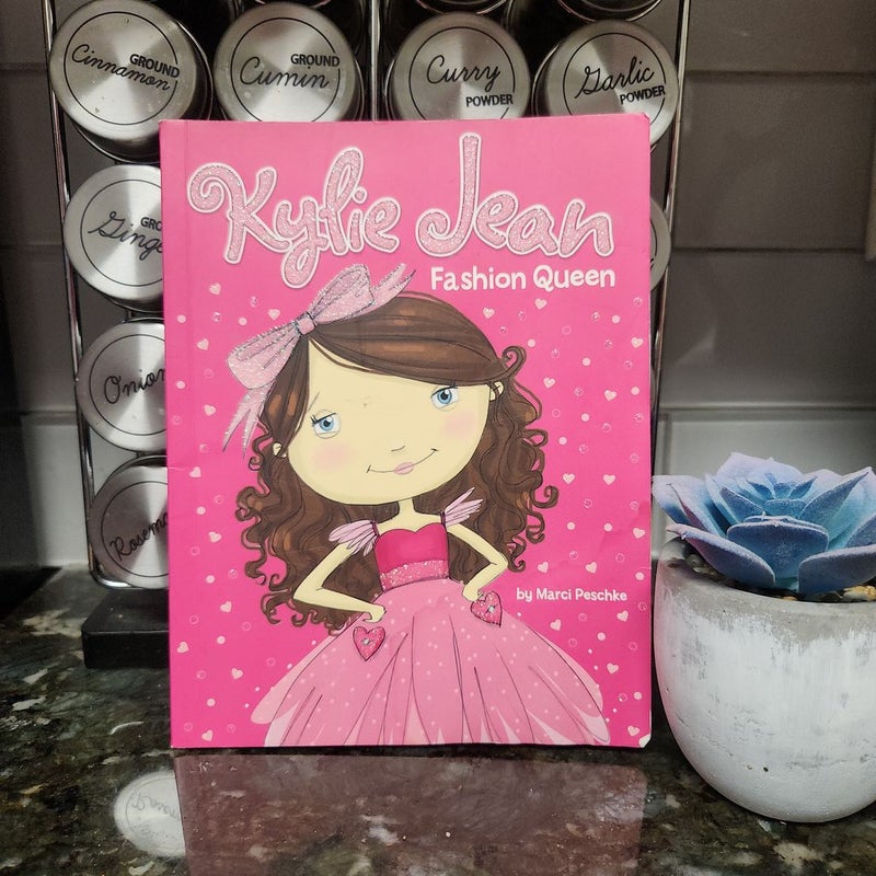Fashion Queen by Marci Peschke