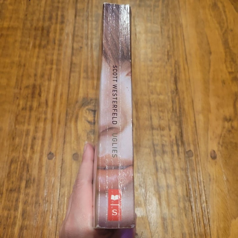 Uglies by Scott Westerfield, Paperback | Pangobooks