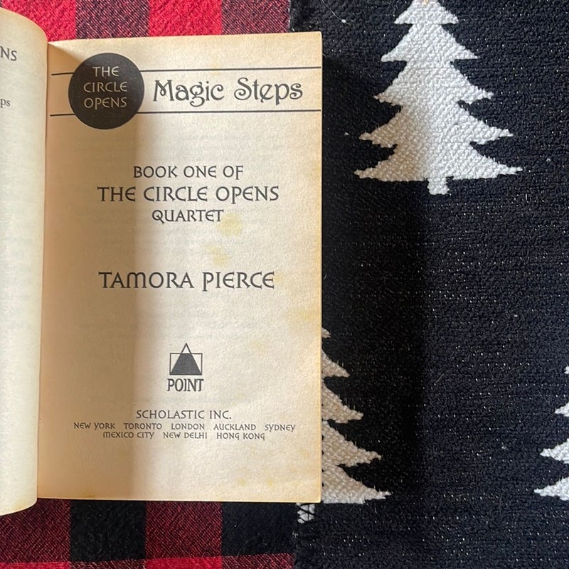 Magic Steps by Tamora Pierce, Paperback | Pangobooks