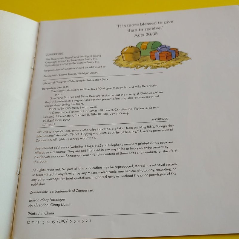 The Berenstain Bears and the Joy of Giving by Jan Berenstain, Mike ...