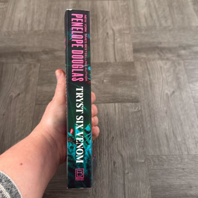 Tryst Six Venom by , Paperback | Pangobooks