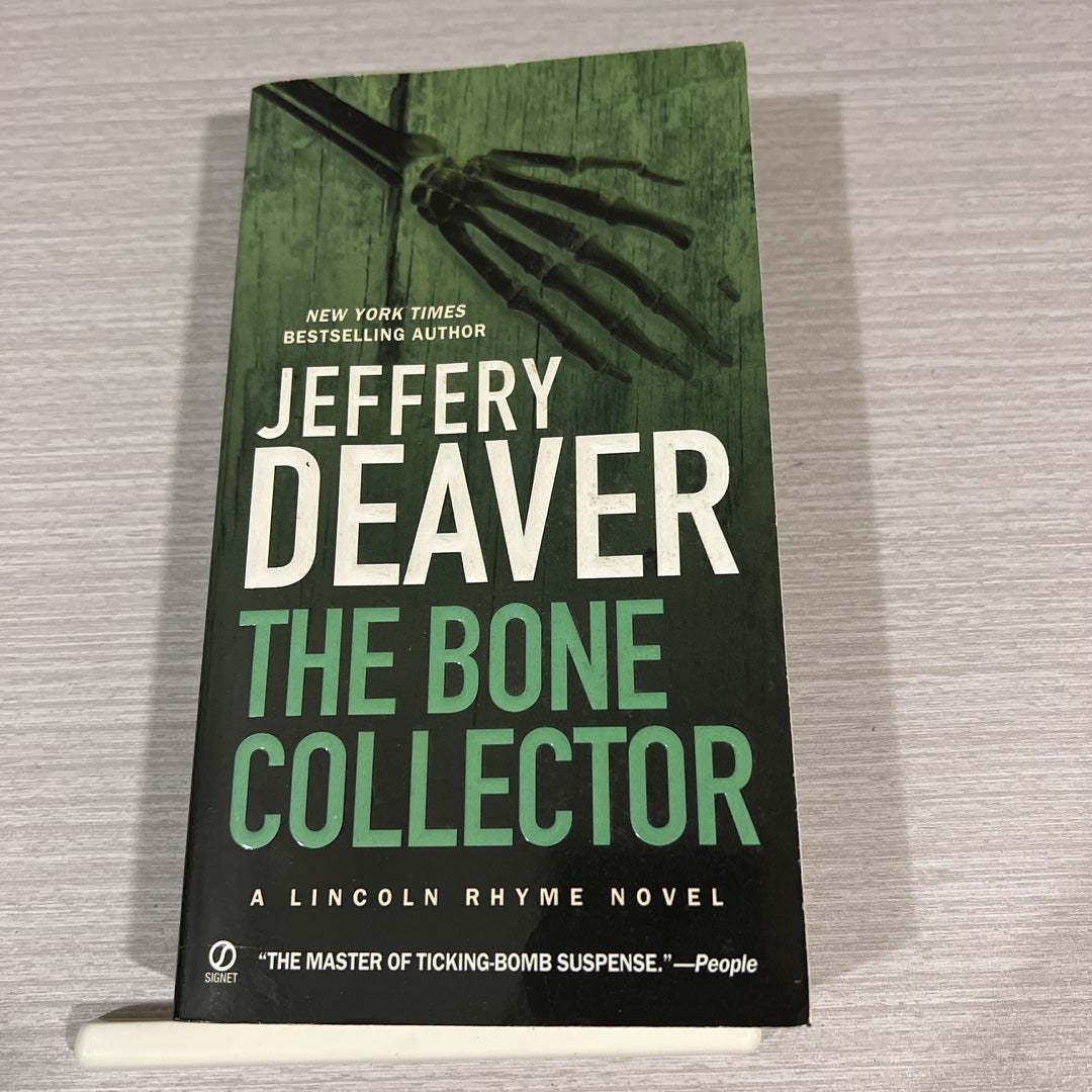 The Bone Collector by Jeffery Deaver, Paperback | Pangobooks