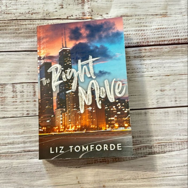 The Right Move by Liz Tomforde, Paperback | Pangobooks