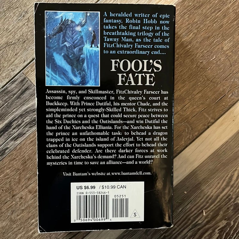 Fool’s Fate by Robin Hobb, Paperback | Pangobooks