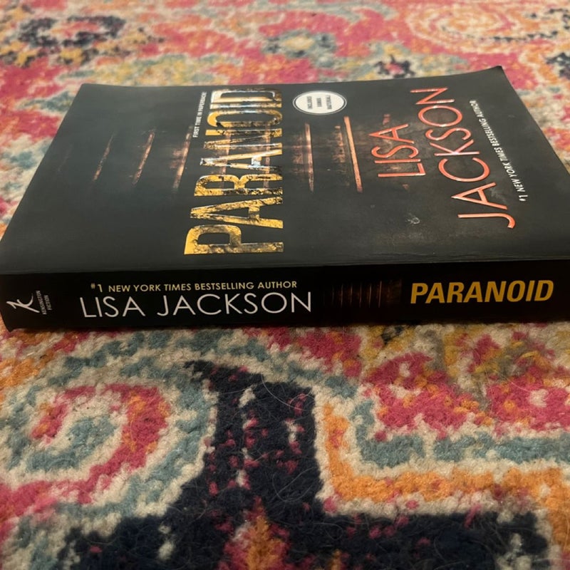 Paranoid by Lisa Jackson, Paperback | Pangobooks