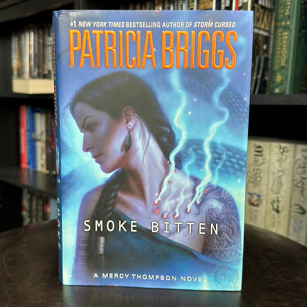 Smoke Bitten [Signed!] by Patricia Briggs , Hardcover | Pangobooks