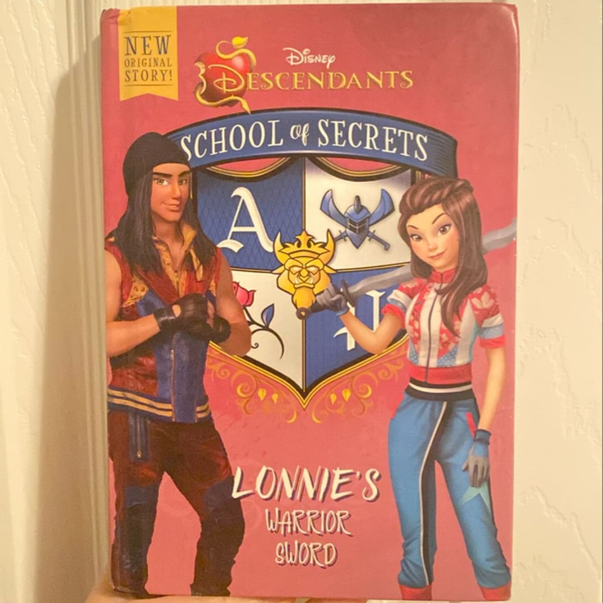 School of Secrets: Lonnie's Warrior Sword (Disney Descendants) by ...