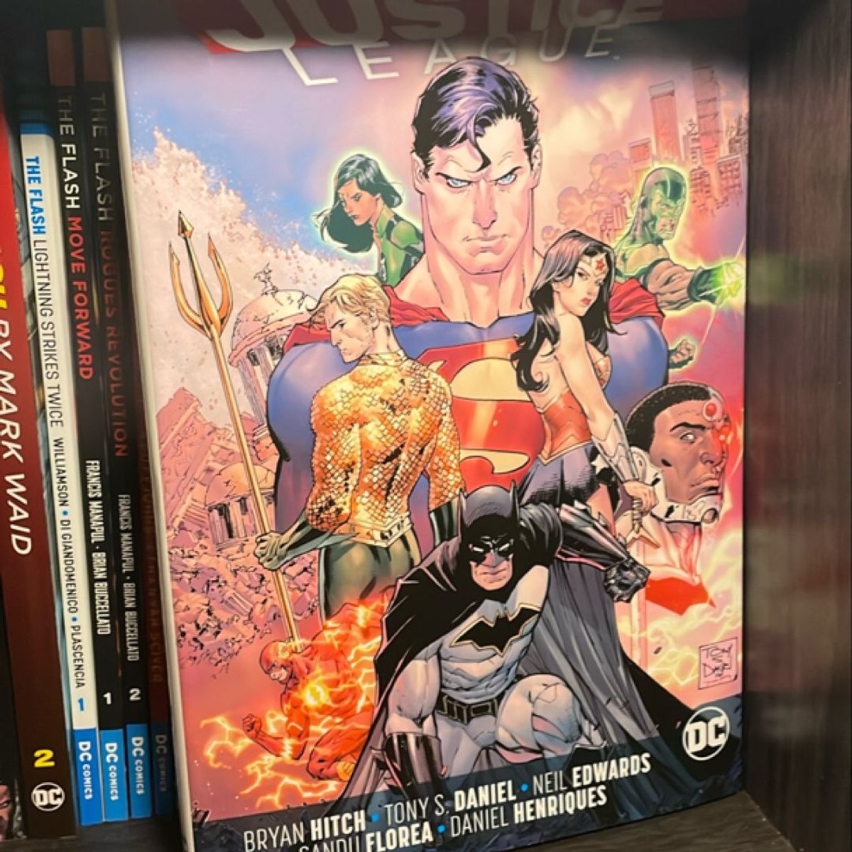 Justice League Rebirth Deluxe Ed Book 1 by Bryan Hitch
