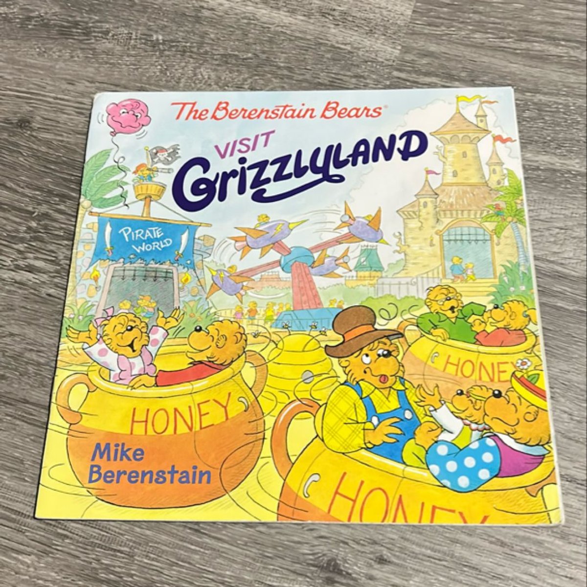 The Berenstain Bears Visit Grizzlyland by Mike Berenstain