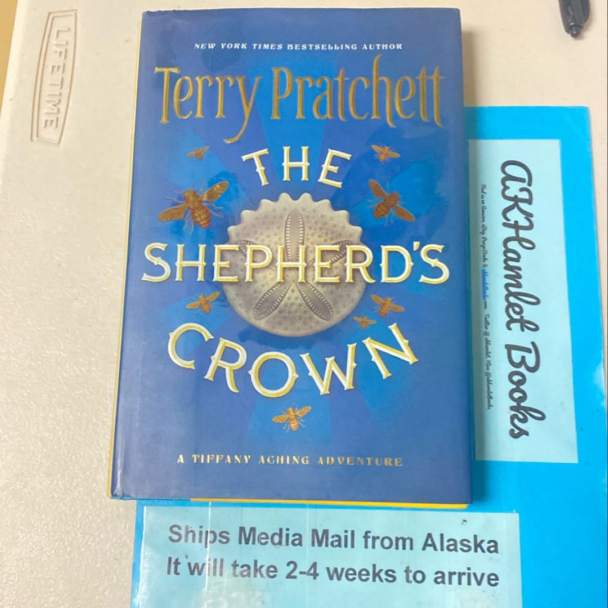 The Shepherd's Crown by Terry Pratchett