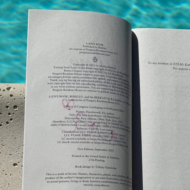 SIGNED by hand LOVE HYPOTHESIS LOVE ON THE BRAIN by Ali Hazelwood ...