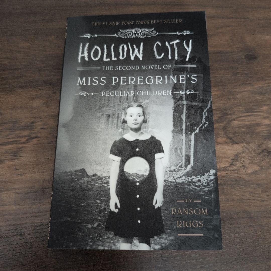 Hollow City by Ransom Riggs, Paperback | Pangobooks