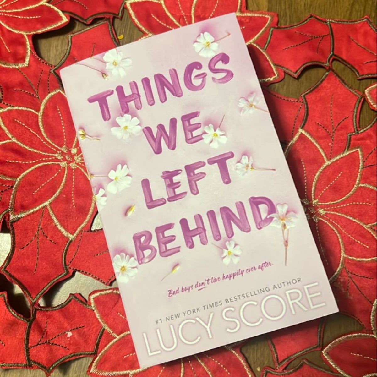 Things We Left Behind by Lucy Score, Paperback | Pangobooks