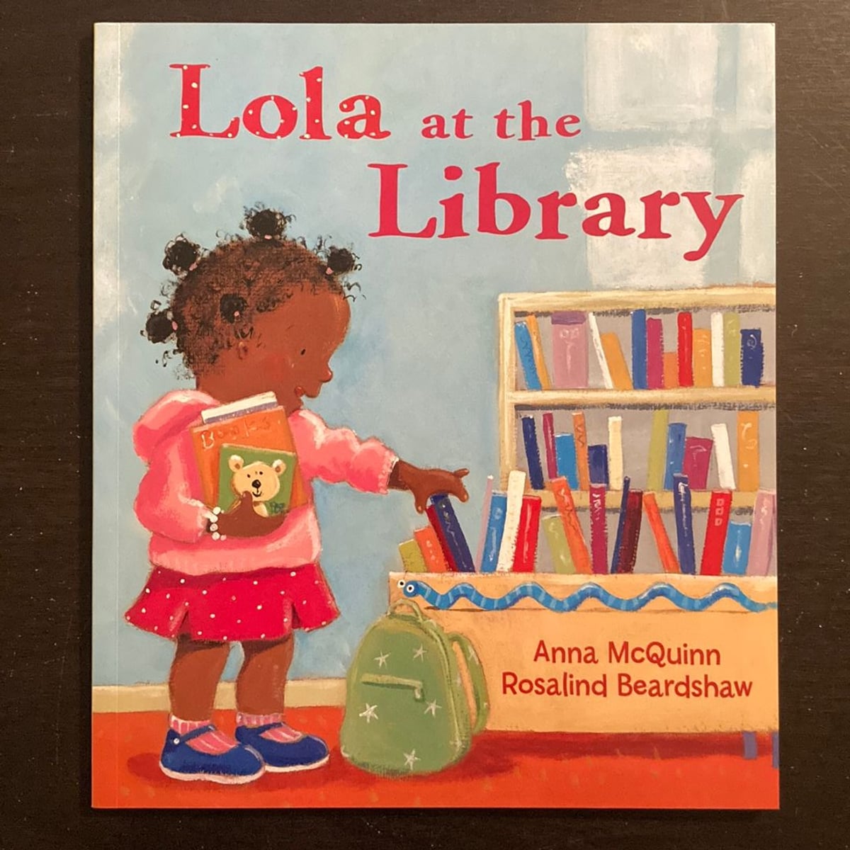 Lola at the Library by Anna McQuinn