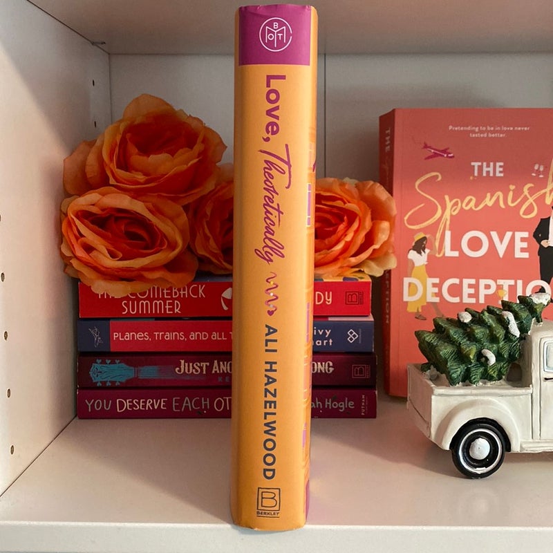 Love Theoretically by Ali Hazelwood, Hardcover | Pangobooks