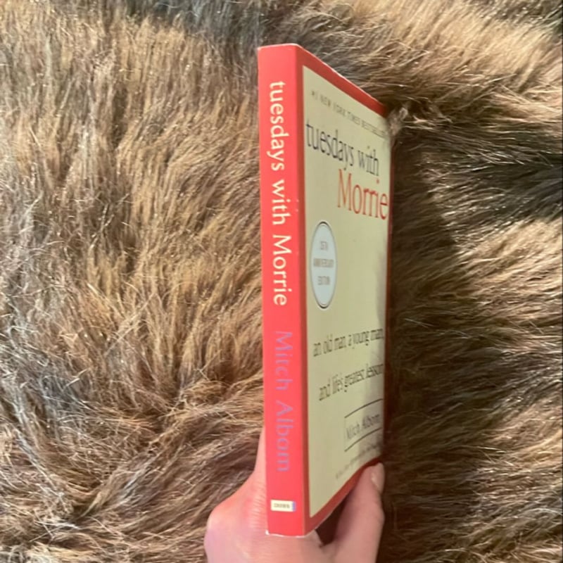 Tuesdays with Morrie by Mitch Albom, Paperback | Pangobooks