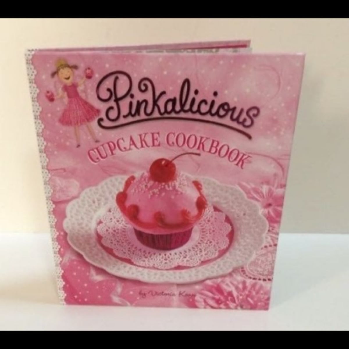 Pinkalicious Cupcake Cookbook by Victoria Kann