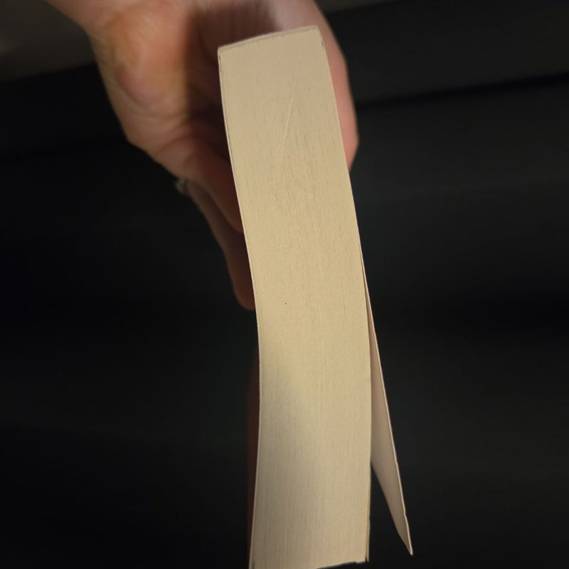 A Court of Thorns and Roses by Sarah J. Maas, Paperback | Pangobooks