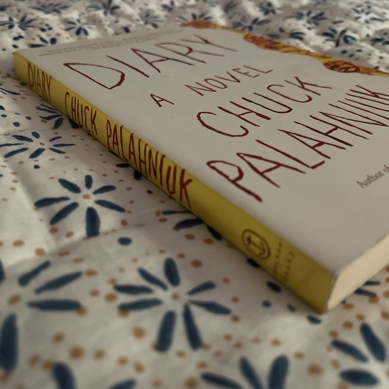 Diary by Chuck Palahniuk, Paperback | Pangobooks