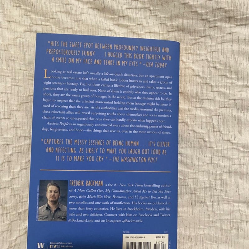 Anxious People by Fredrik Backman , Paperback | Pangobooks
