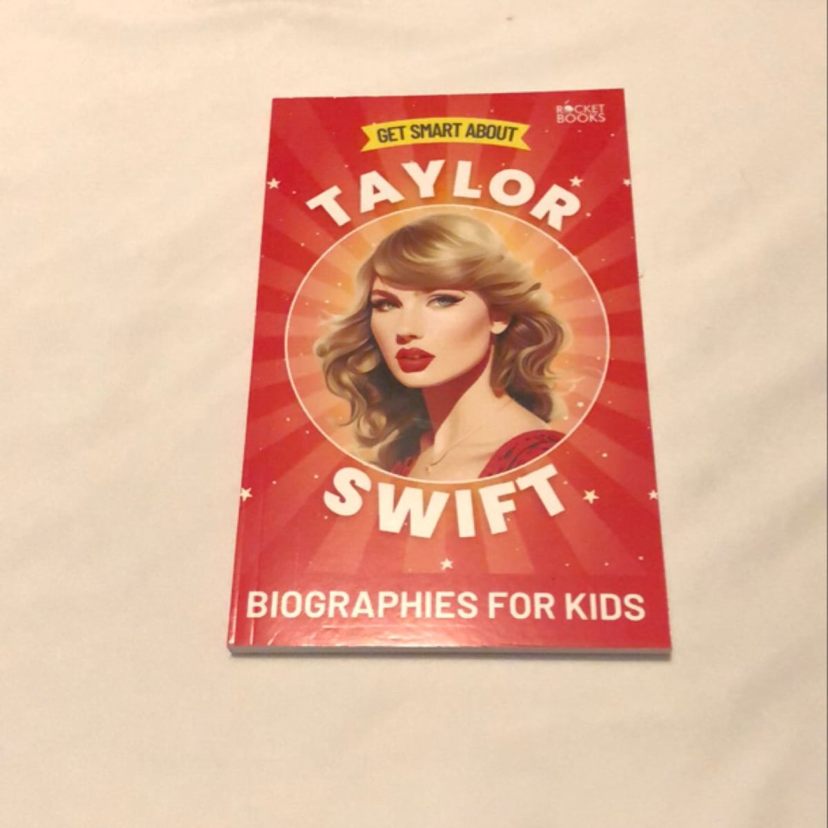Taylor Swift Book: Get Smart about Taylor Swift by Rocket Books