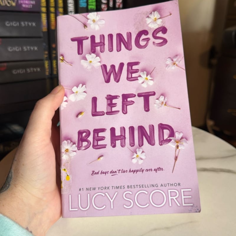 Things We Left Behind by Lucy Score, Paperback | Pangobooks