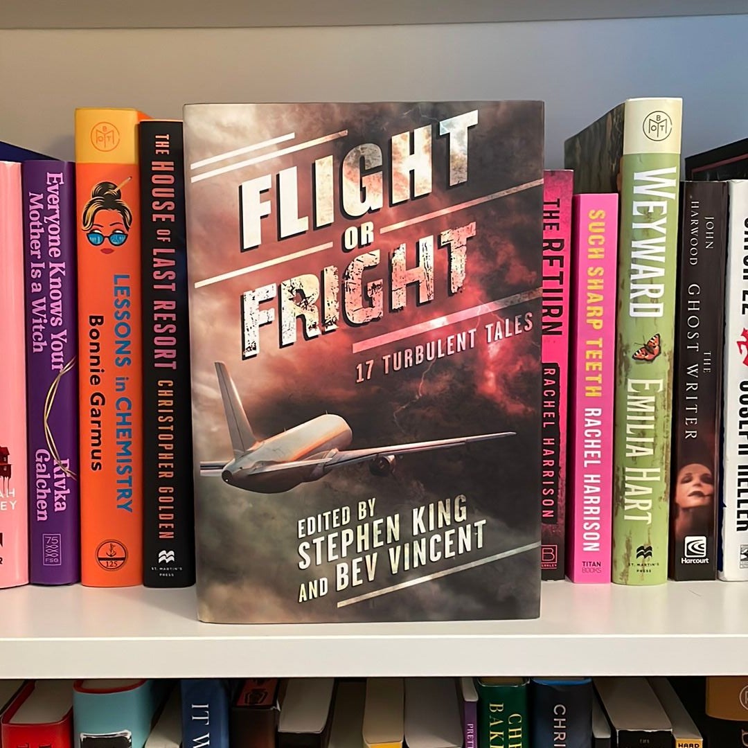 Flight or Fright by Stephen King, Hardcover | Pangobooks