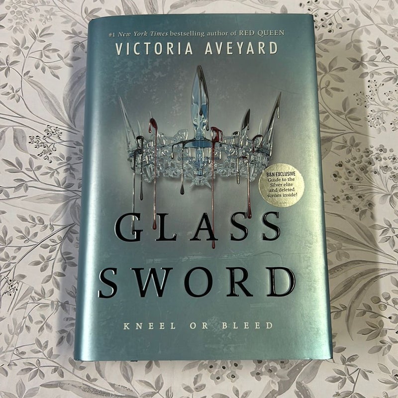 Glass Sword by Victoria Aveyard, Hardcover | Pangobooks