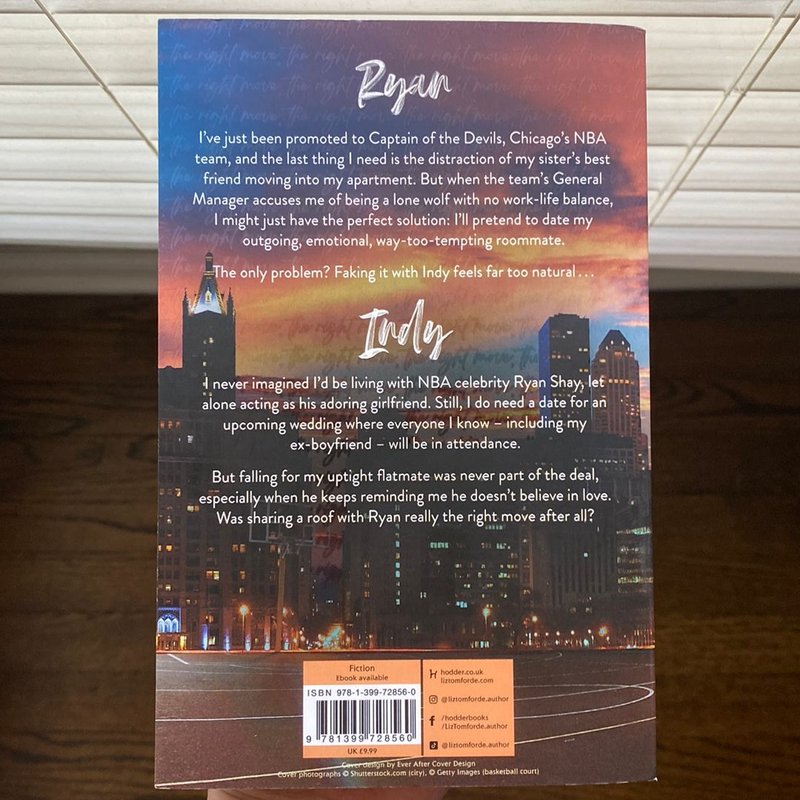 The Right Move by Liz Tomforde, Paperback | Pangobooks