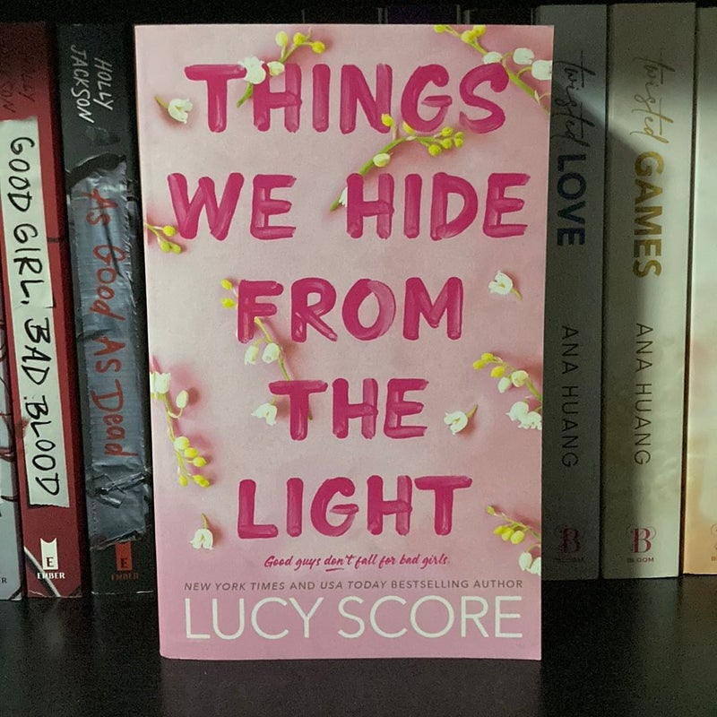 Things We Hide from the Light by Lucy Score, Paperback | Pangobooks