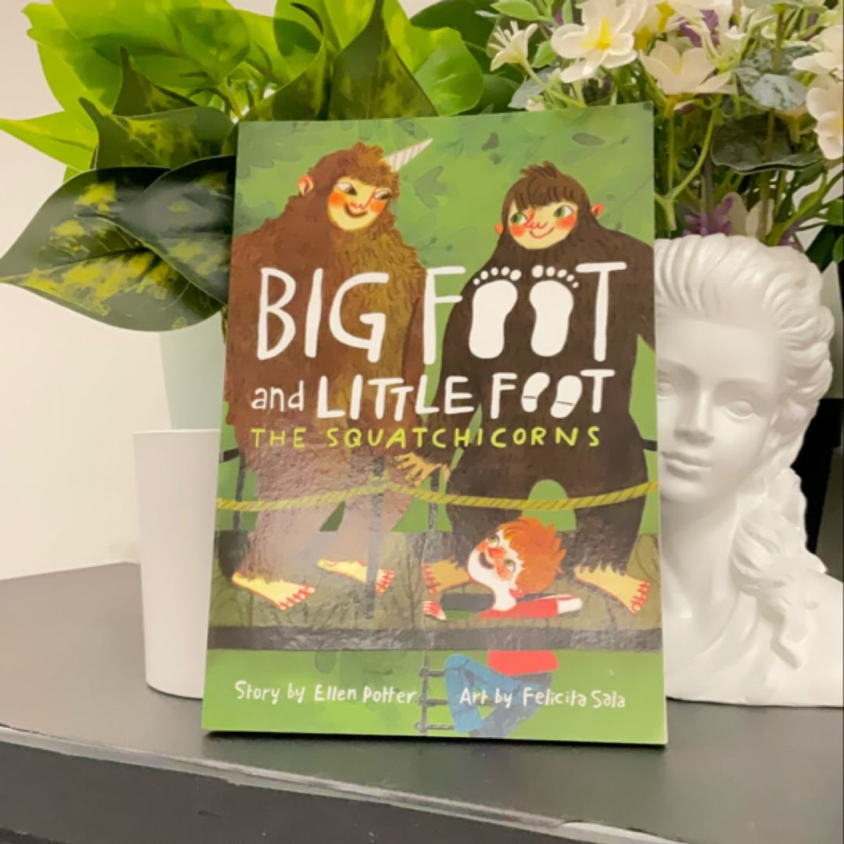The Squatchicorns (Big Foot and Little Foot #3) by Ellen Potter