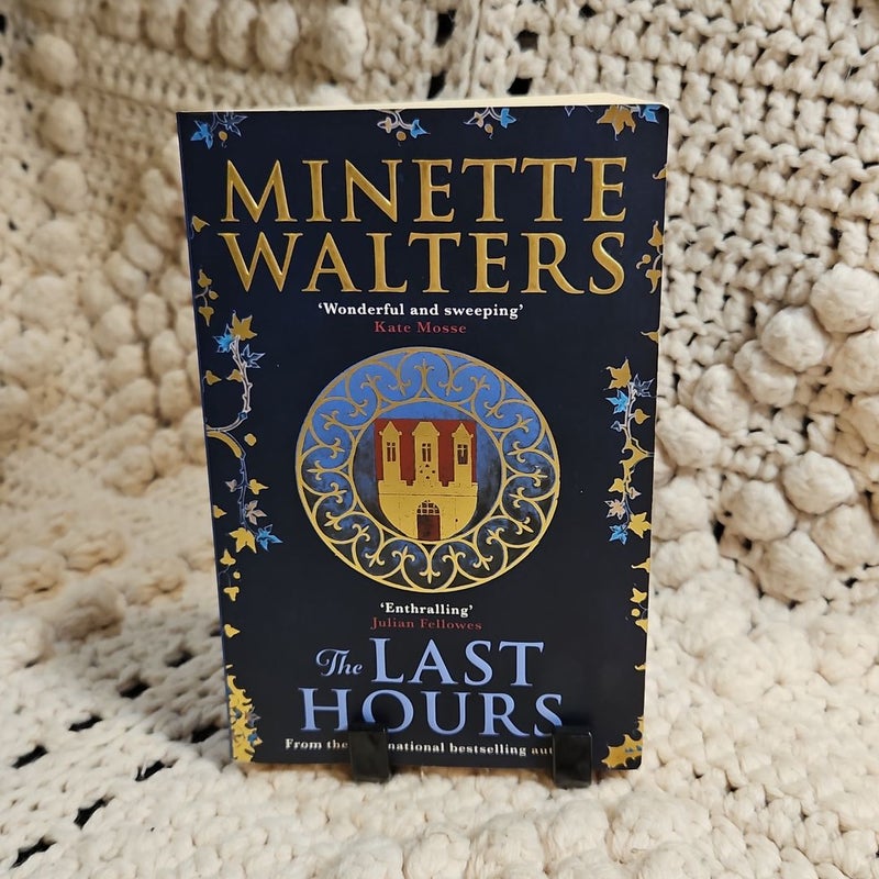 The Last Hours by Minette Walters, Paperback | Pangobooks