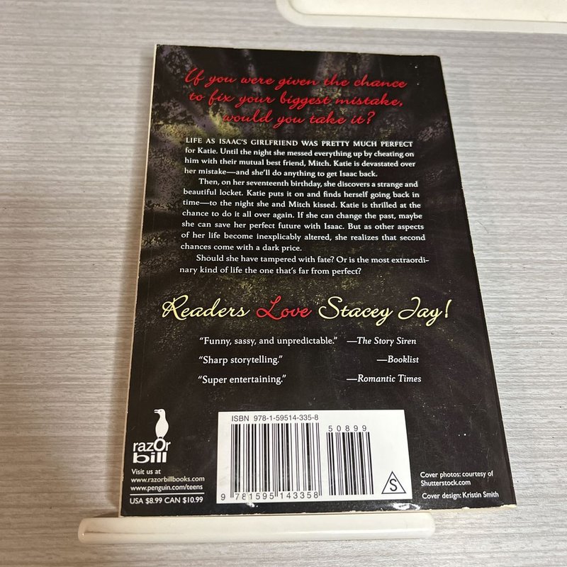 The Locket by Stacey Jay, Paperback | Pangobooks