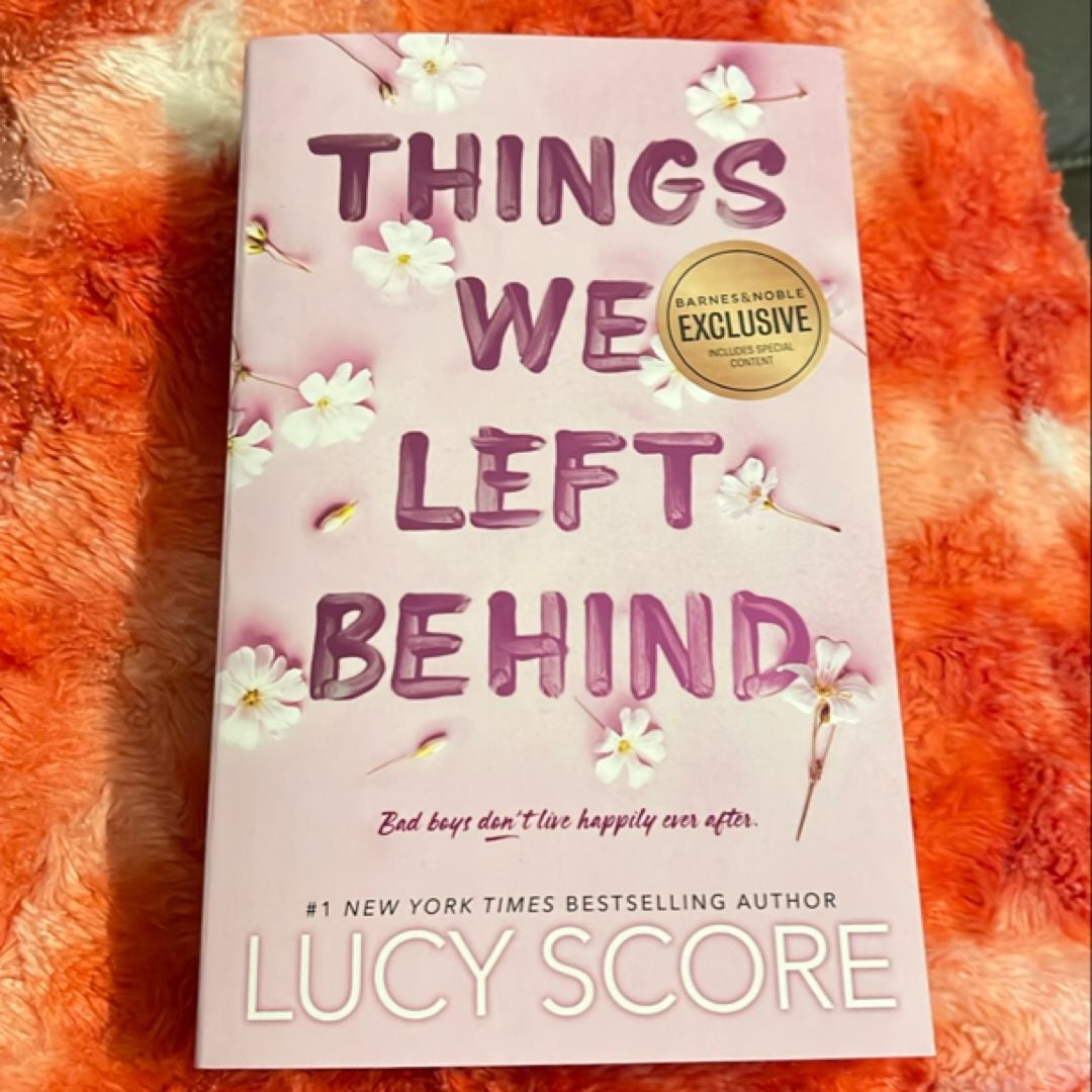 Things We Left Behind by Lucy Score, Paperback | Pangobooks