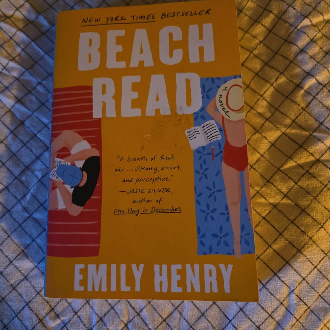 Beach Read by Emily Henry, Paperback | Pangobooks