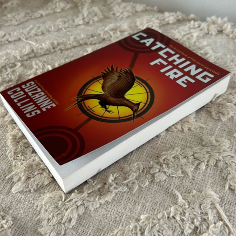 Catching Fire by Suzanne Collins, Paperback | Pangobooks