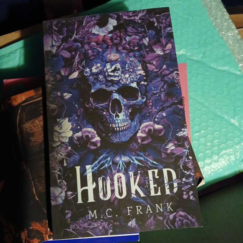Hooked by MC Frank, Paperback | Pangobooks