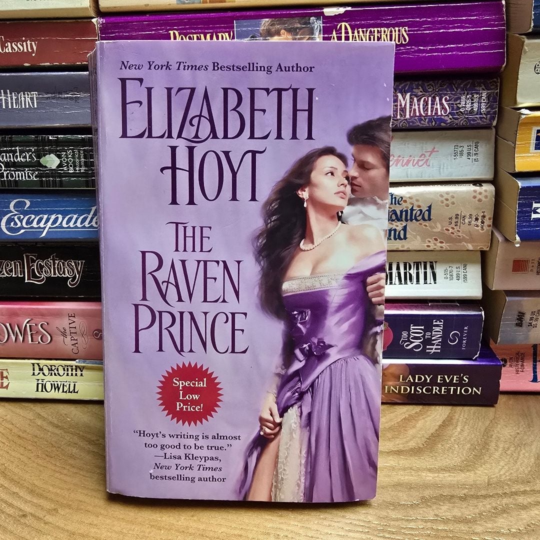 The Raven Prince by Elizabeth Hoyt, Paperback | Pangobooks