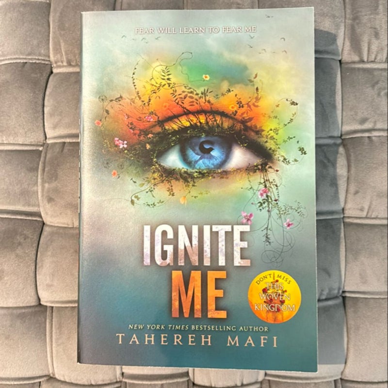 Shatter Me Series 6-Book Box Set by Tahereh Mafi, Paperback | Pangobooks