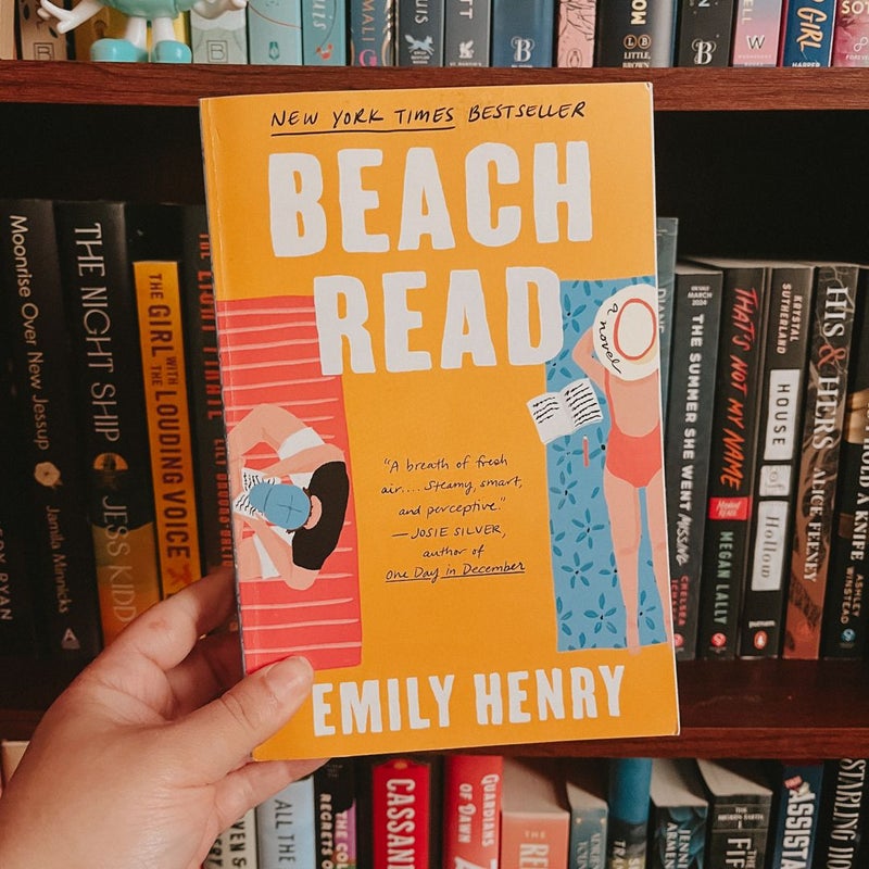 Beach Read by Emily Henry, Paperback | Pangobooks