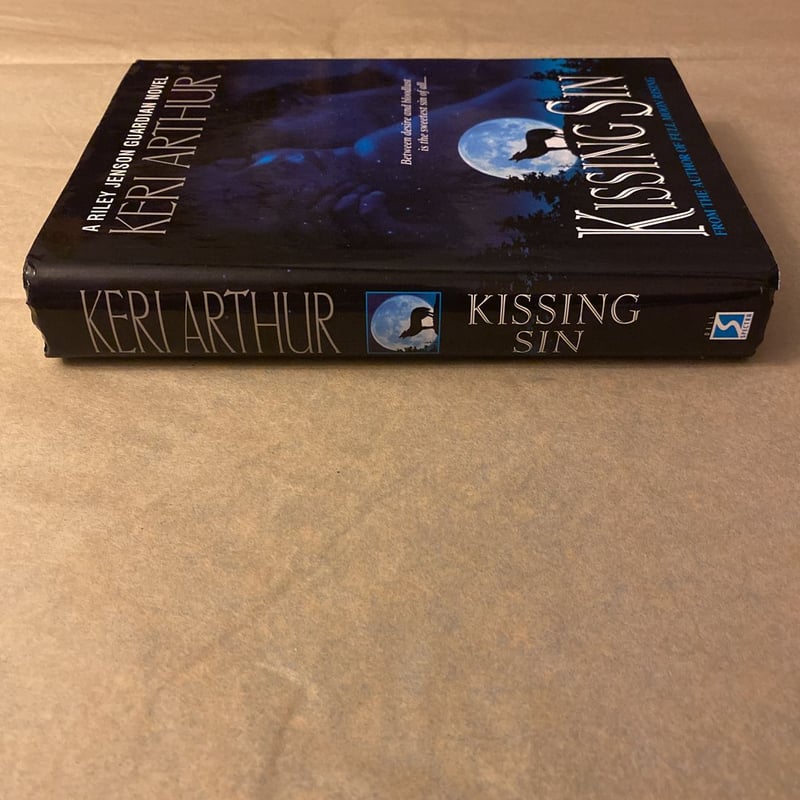 Kissing Sin by Keri Arthur, Hardcover | Pangobooks