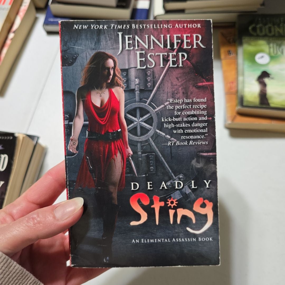Deadly Sting by Jennifer Estep