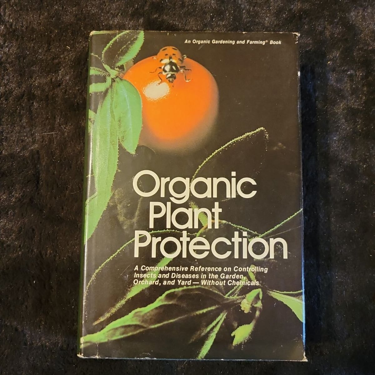 Organic Plant Protection by Organic Gardening and Farming Editors
