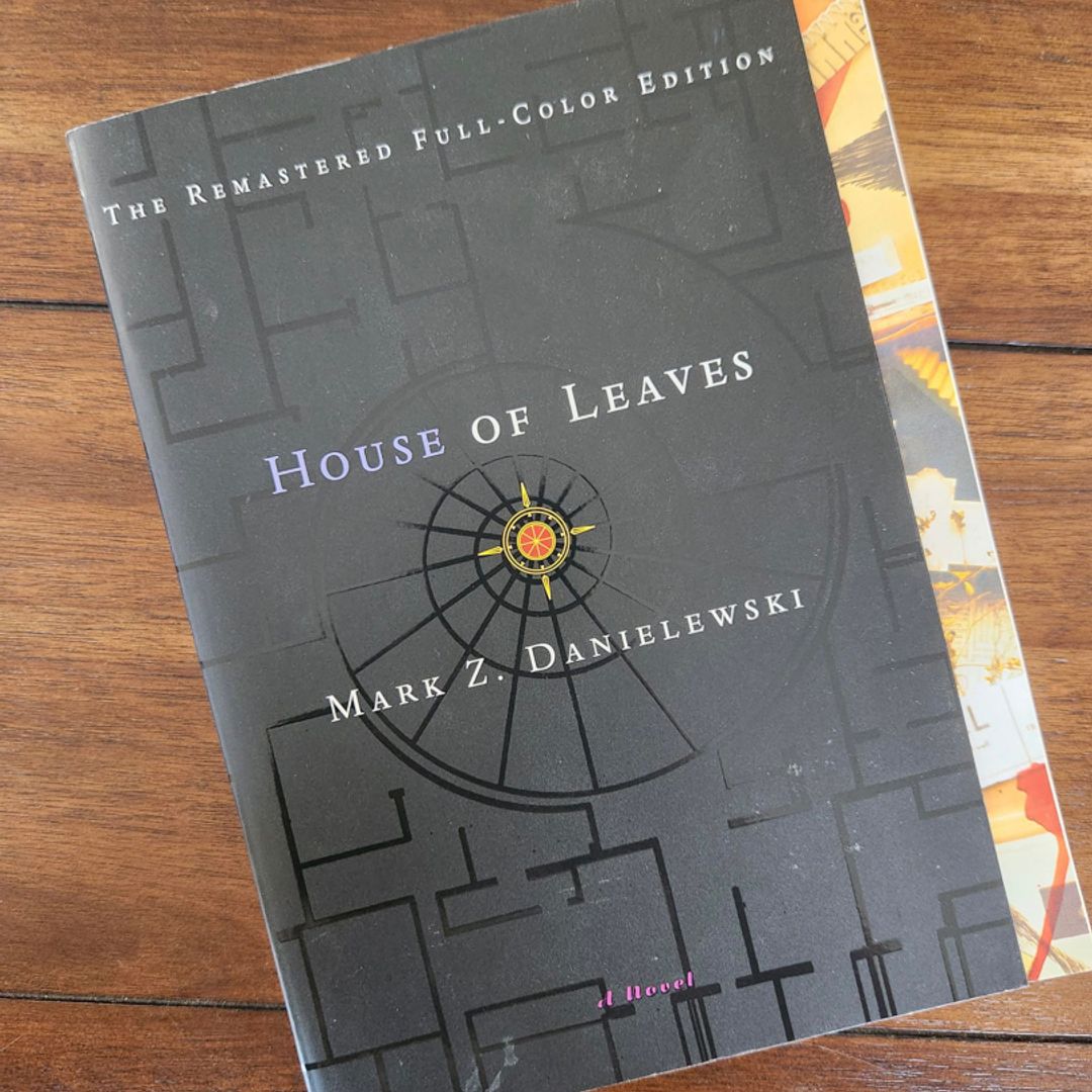 House of Leaves by Mark Z. Danielewski, Paperback | Pangobooks