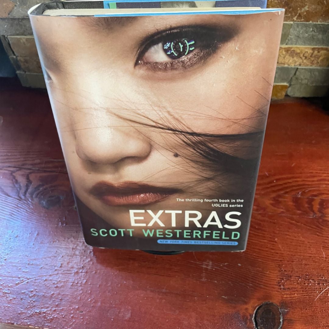 Extras by Scott Westerfeld, Rodrigo Corral