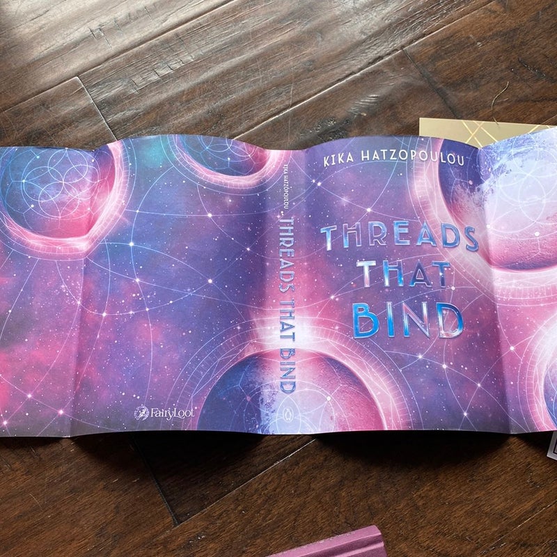 Threads That Bind - Fairyloot signed exclusive edition by Kika Hatzopoulou, Hardcover | Pangobooks
