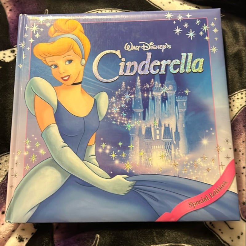 Walt Disney's Cinderella by Disney Books, Lara Bergen